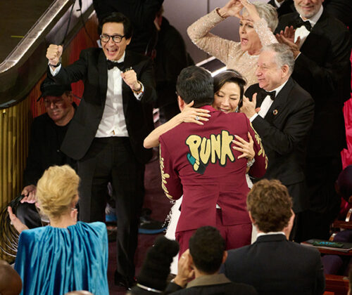‘Everything Everywhere’ wins best picture Oscar – Los Angeles Wave ...
